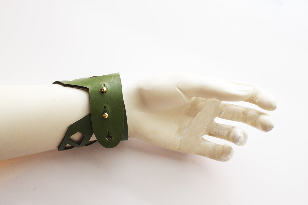 Zoe Short Leather Bracelet - Olive Green – Amber Poitier Inc.